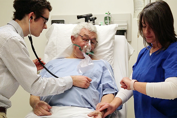 Standardized Patient program extends beyond campus | Queen's Gazette